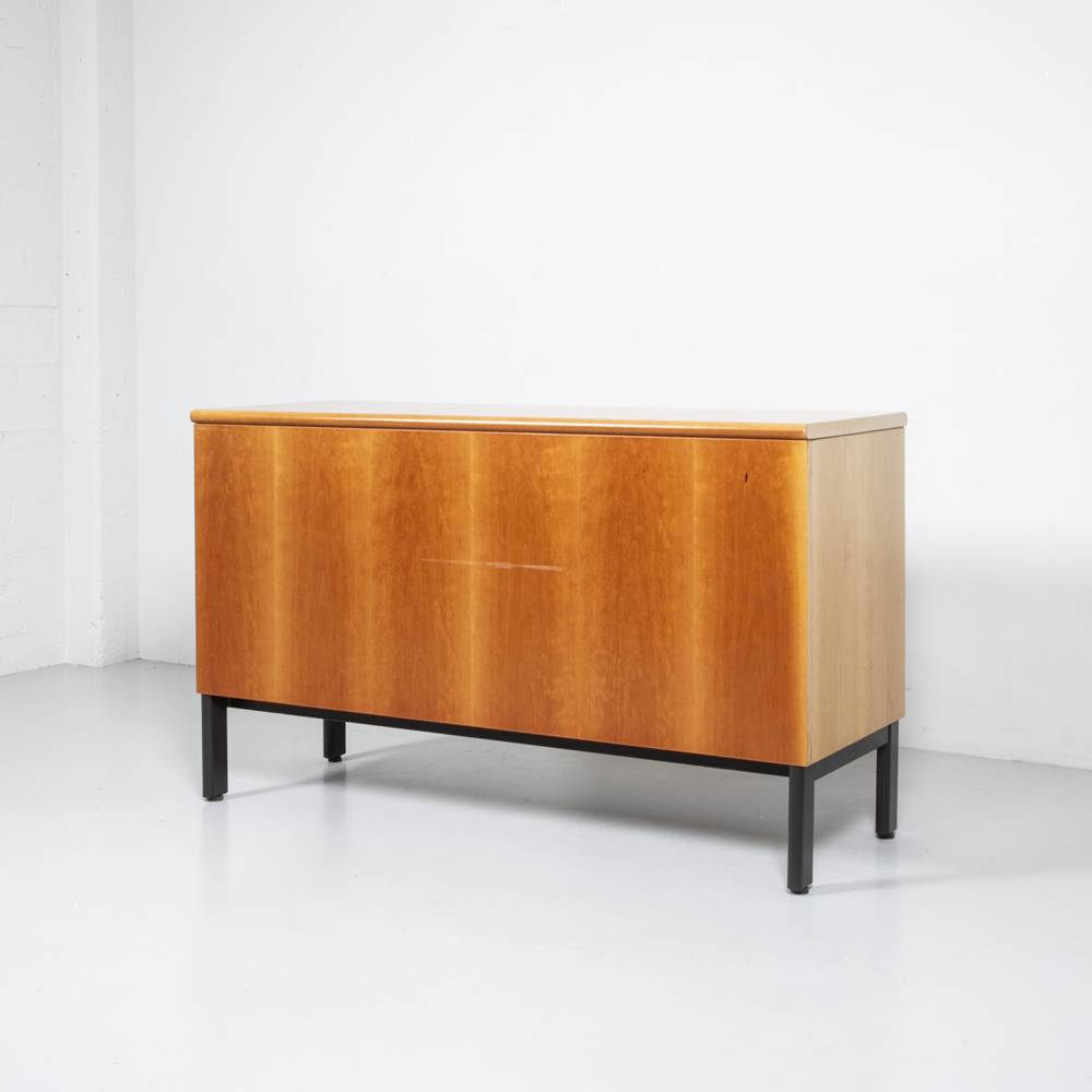 Kleine Kommode von Voko mit Schlüssel - Möbel Zürich