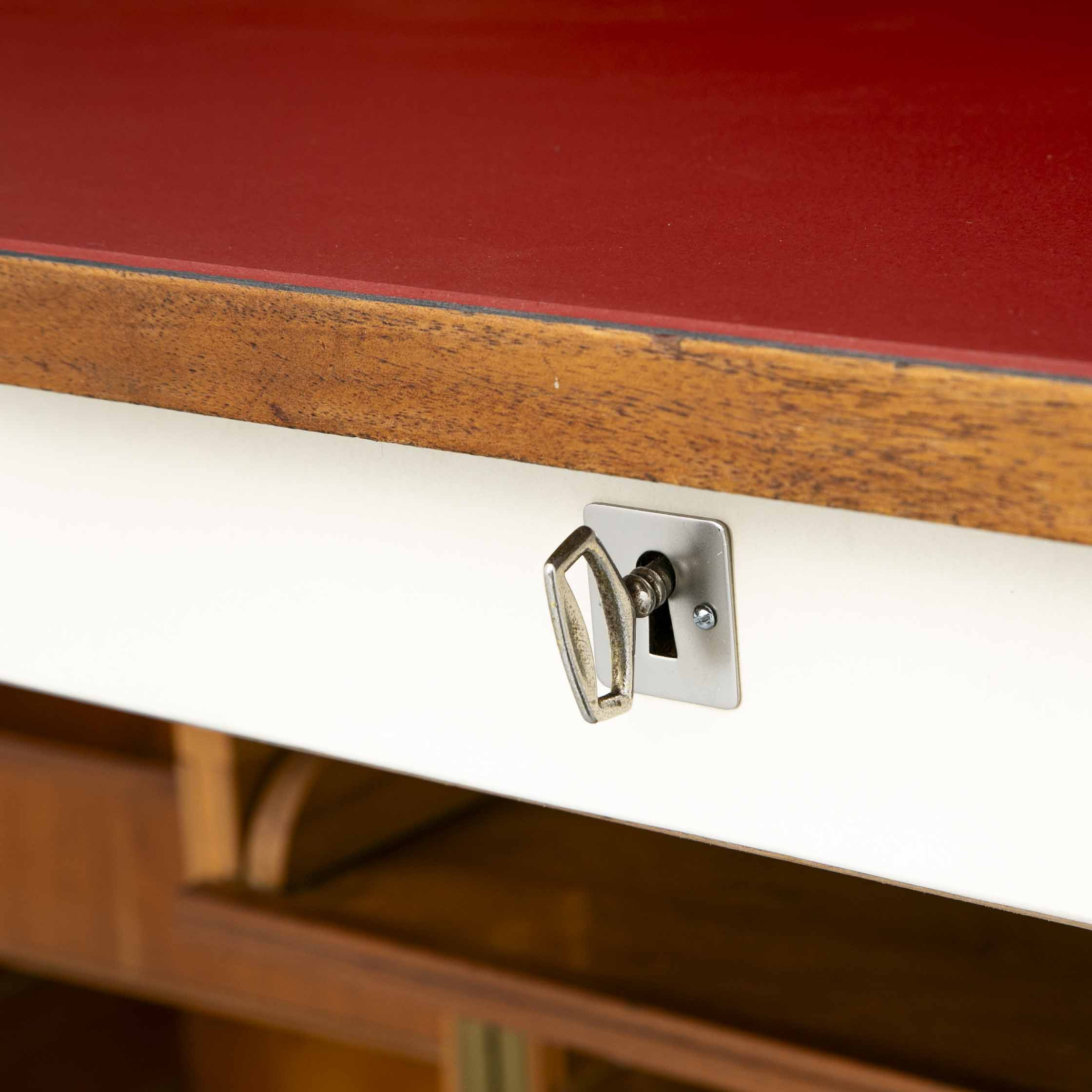 Magic Box mit mehrfarbigem Linoleum - Möbel Zürich